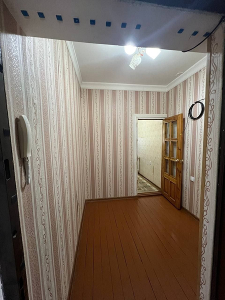 Чилонзор 18 срочно продам 1ком 2этаж бал1, 7