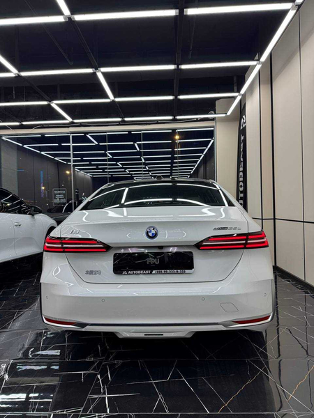 BMW i5 Luxury В Наличии