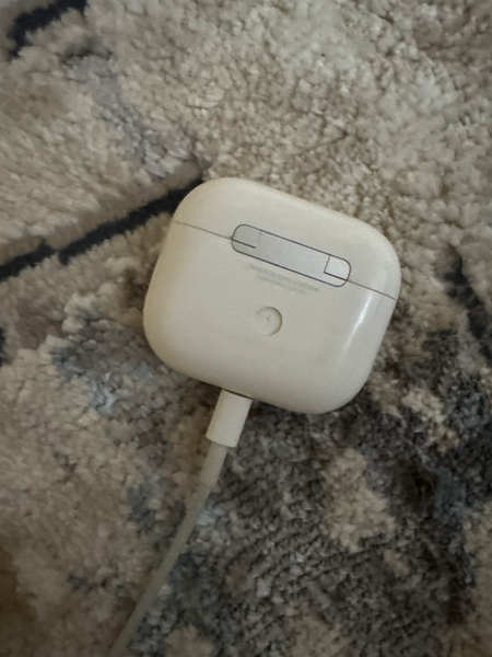 Airpods 3 кейс с Зарядкой Magsafe вместе оба оригинал.Описание внутри!