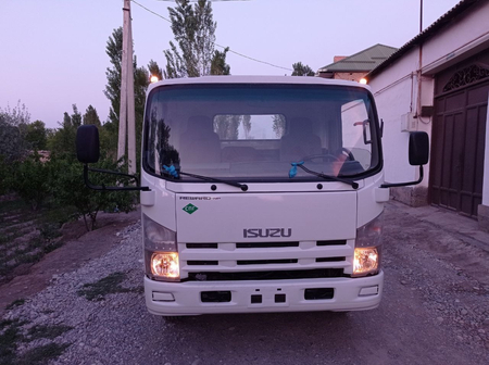 Isuzu 2014 yil sng