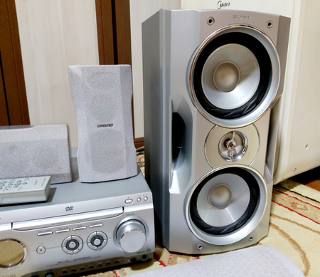 Музыкальный центр Sony. 4400w. В отличном состоянии.