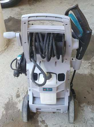 ПРОДАЕТСЯ KARCHER КАРЧЕР TOTAL 2800W  работает отлично деньги нужны