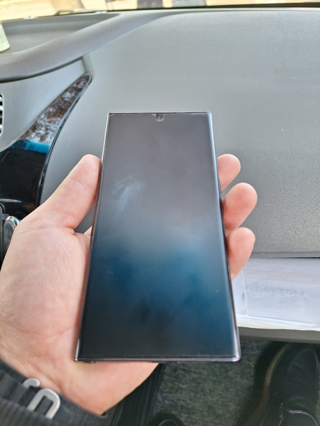 Srochna telefon sotiladi