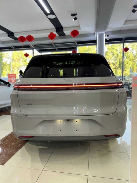 Lixiang L 6 Max hybrid nalichida sotuvda
