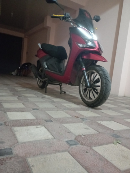 Skutr bvs sotiladi  150 ss