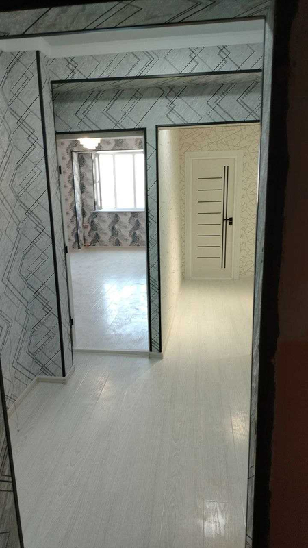 Срочно продам квартиру в Чиланзаре ,галерейка 1 ком пер 2 ком 43 м.кв