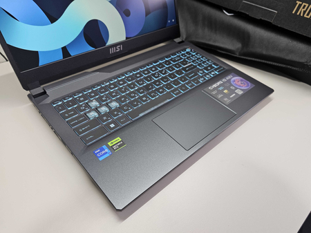 ПРОДАМ Lenovo V15 G1 Ноутбук Core™ i3 10-ПОКОЛЕНИЯ/4GB/128SSD/15.6