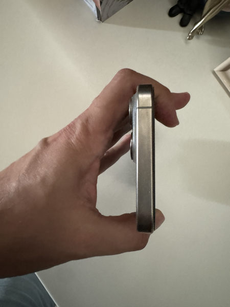 Продаю iphone 15 pro max 256 в идеальном состоянии.