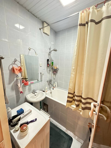 ПРОДАЕТСЯ 2/2/4 на Максим Горького