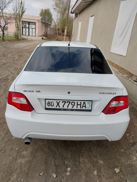 Nexia 2 sonc rangi oq baloni 14 xolati yaxshi