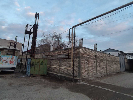 Ишлаб чиқариш цехи сотилади 14 соток.Продаётся производственное здание