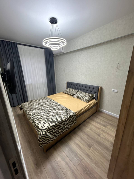 Продается квартира на Ц-4 2/3/4 ор.:Кафе Бухоро
