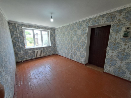 Продаётся однокомнатная квартира. 
Район: Шахмотный 
Этаж:3
Цена:15900