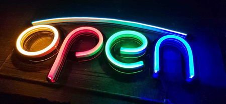 Горящие OPEN неоновая вывеска