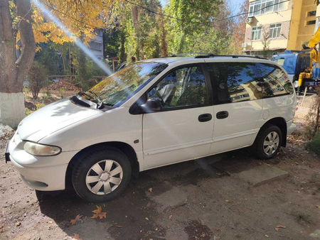 Минивен Chrysler Voyager