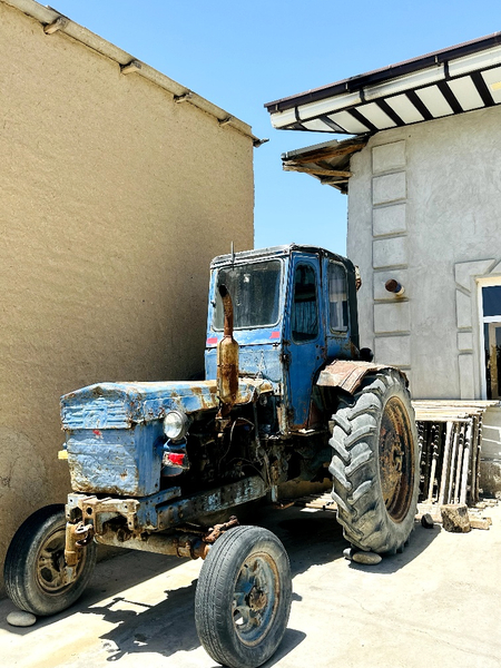 Traktor T28  Holati yaxshi, pritsepi bor, hujjatlari joyida!