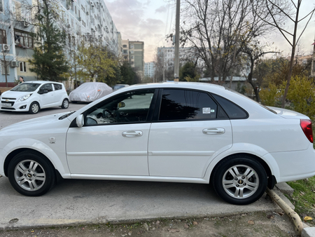 Продается машина Lacetti 1.6