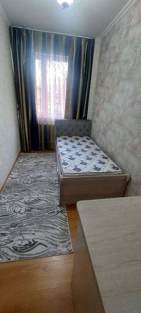 Сдаётся ул. Бабура 3комн 1 этаж.