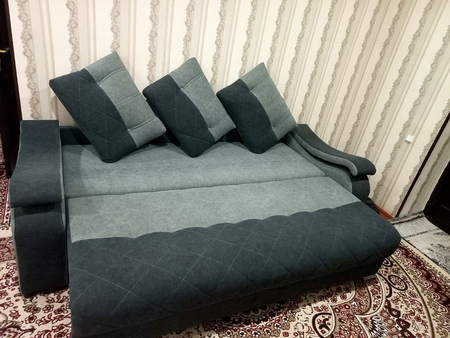 Divan sotiladi. Pasti ochiladi