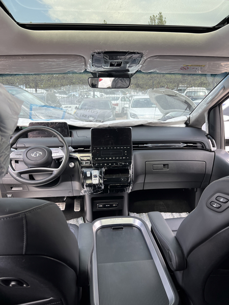 Hyundai staria 2022 год
