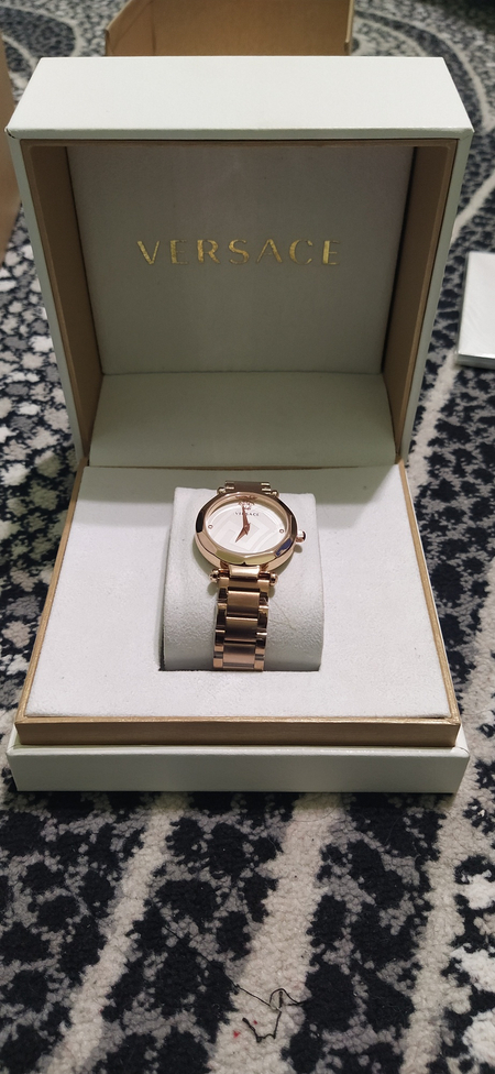 Женские часы Versace