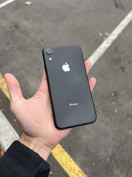 iphone XR      .