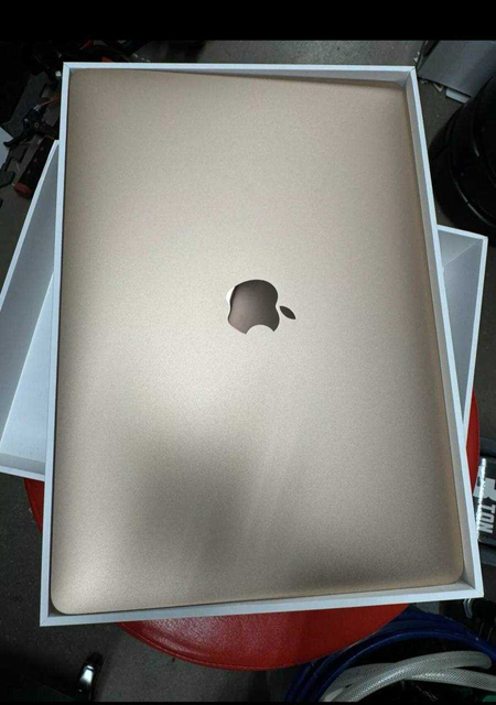 MacBook Air M1 8/256 янги