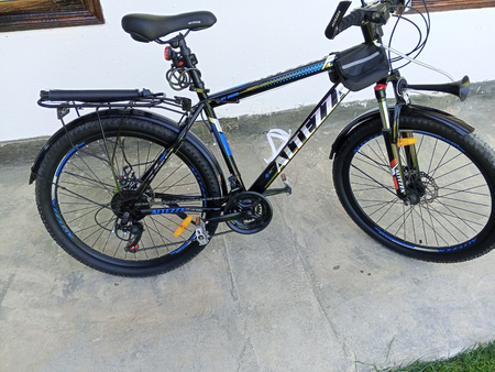 Velosiped yangi sotiladi