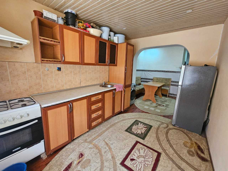 3 xonali 90m² 1-qavat sotiladi.