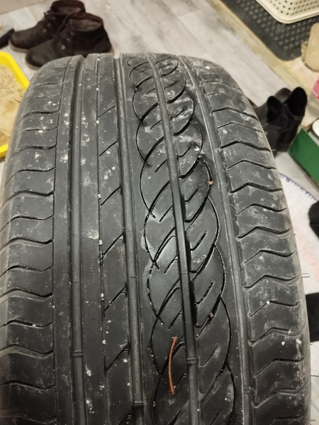 Продам летнюю резину, 215 R 17 55 .пробег 15 тыс. Км о отличном состоя
