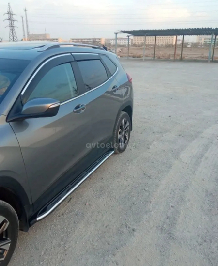 Chevrolet Tracker 3 pozitsiya Kraskasi toza Probeg 35000 mokriy asfalt