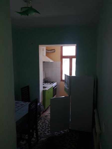 2 хонали,Шарк бозорча томонда жойлашган квартира ижарага берилади
