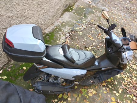 Продаю скутер марки N max 150сс в харошом састояние.