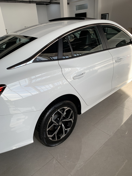 Monza avtomobili MG 5