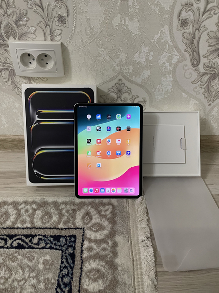 Yangi Ipad Pro M4 Chip - 0 SIKL. FULL SET + MAGIC KEYBOARD