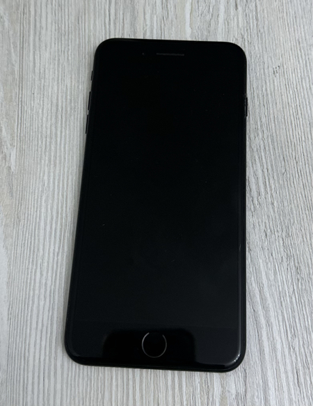 Продаю Iphone7+