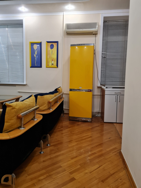 Аренда Чиланзар  1 Аллея 3в2/2/4 высокопотолочка 550 Евро.