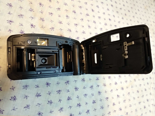 Плёночный фотоаппарат Samsung.
