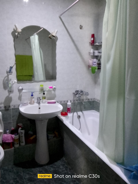 Продается Буюк Ипак Йули 2+1 комнаты М.Горький