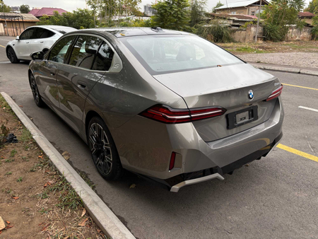 2024/25 BMW 530LI 2.0L Turbo 5 серии Бензин bez probeg!