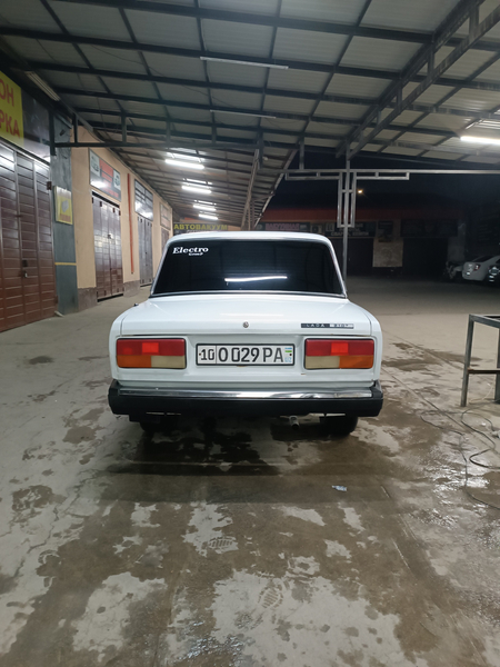 Lada 2107 sotiladi