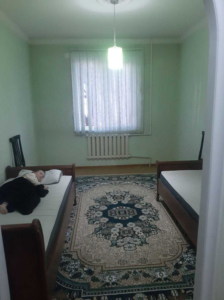 Продаю Чиланзар 3 квартал 2 комнатная Зеркалка Мукимий Улица