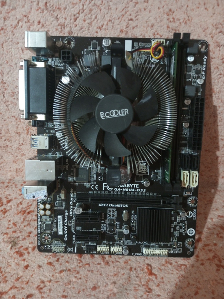 Gigabyte H81+i3 top