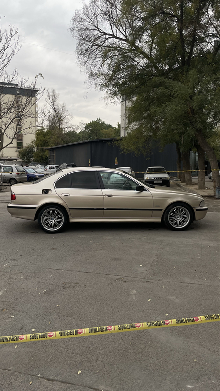 BMW E39 523i