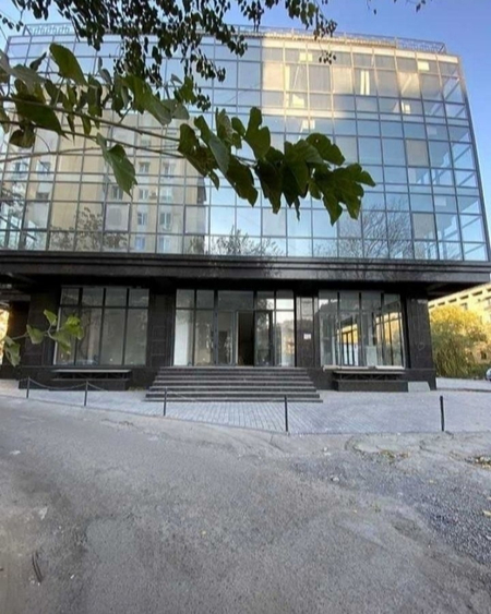 Ул.Айбека помещение 168кв.на 5эт.в БЦ лифт