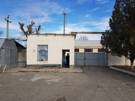Ишлаб чикариш майдони, 0,7 гектар. Склад, нон цех, хамма шароит бор