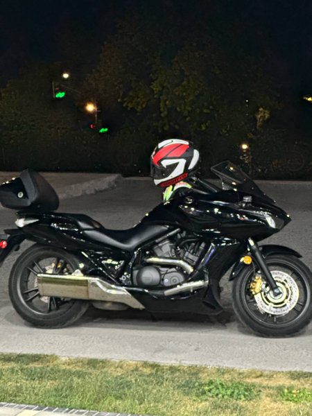 Honda dn-01 700 kub Aftamat karobka 2009 yil 13.000 km