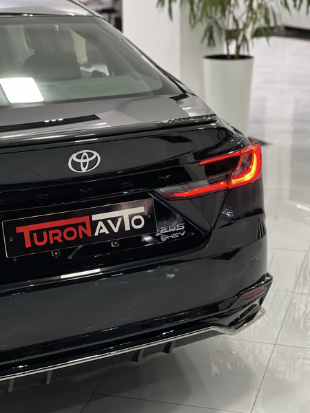 Toyota Camry Hybrid 2024