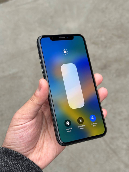Iphone x black.