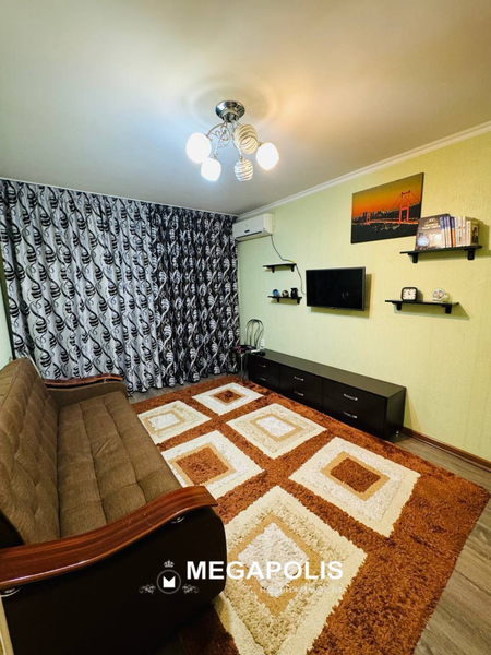 Хамза метро 1 комнатная (5-квартал) квартира